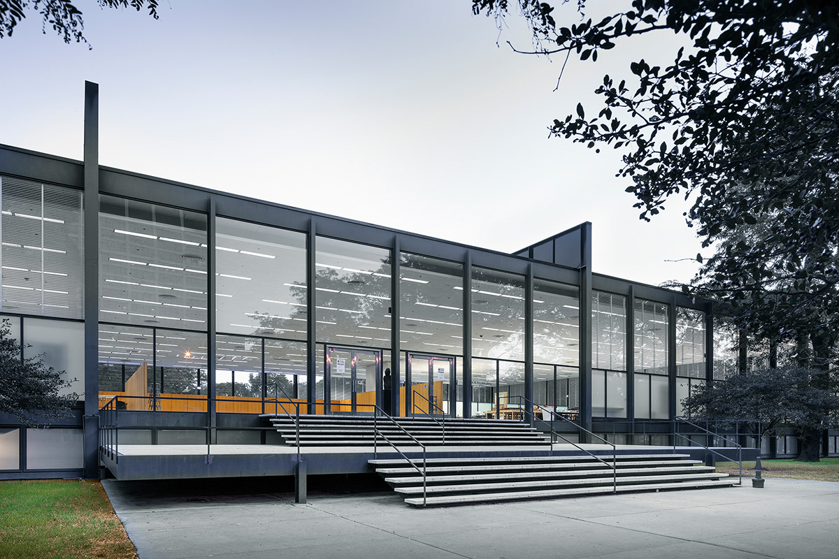 Pete Sieger's Portfolio - IIT - Crown Hall